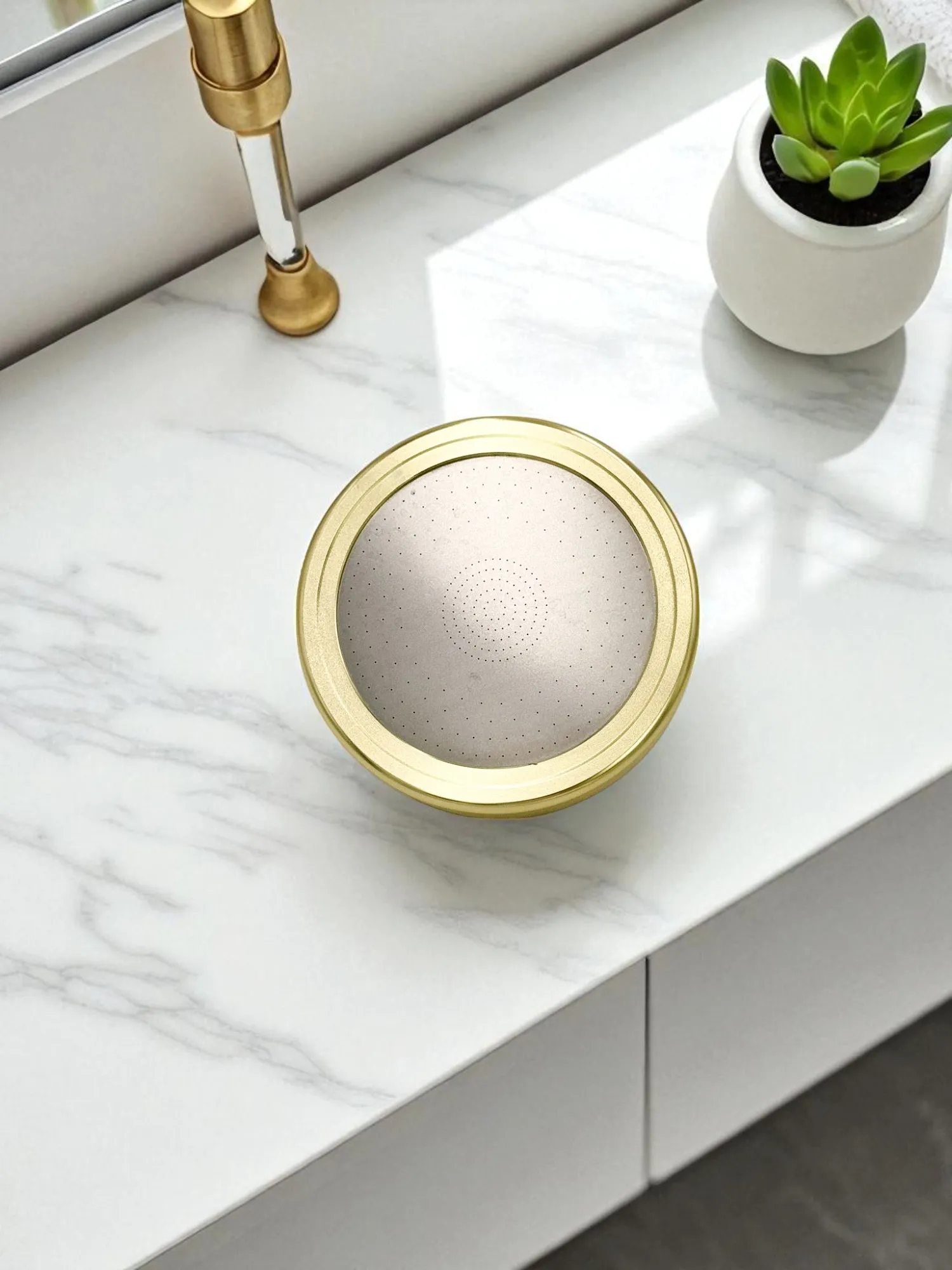 British Shower Head (Gold)